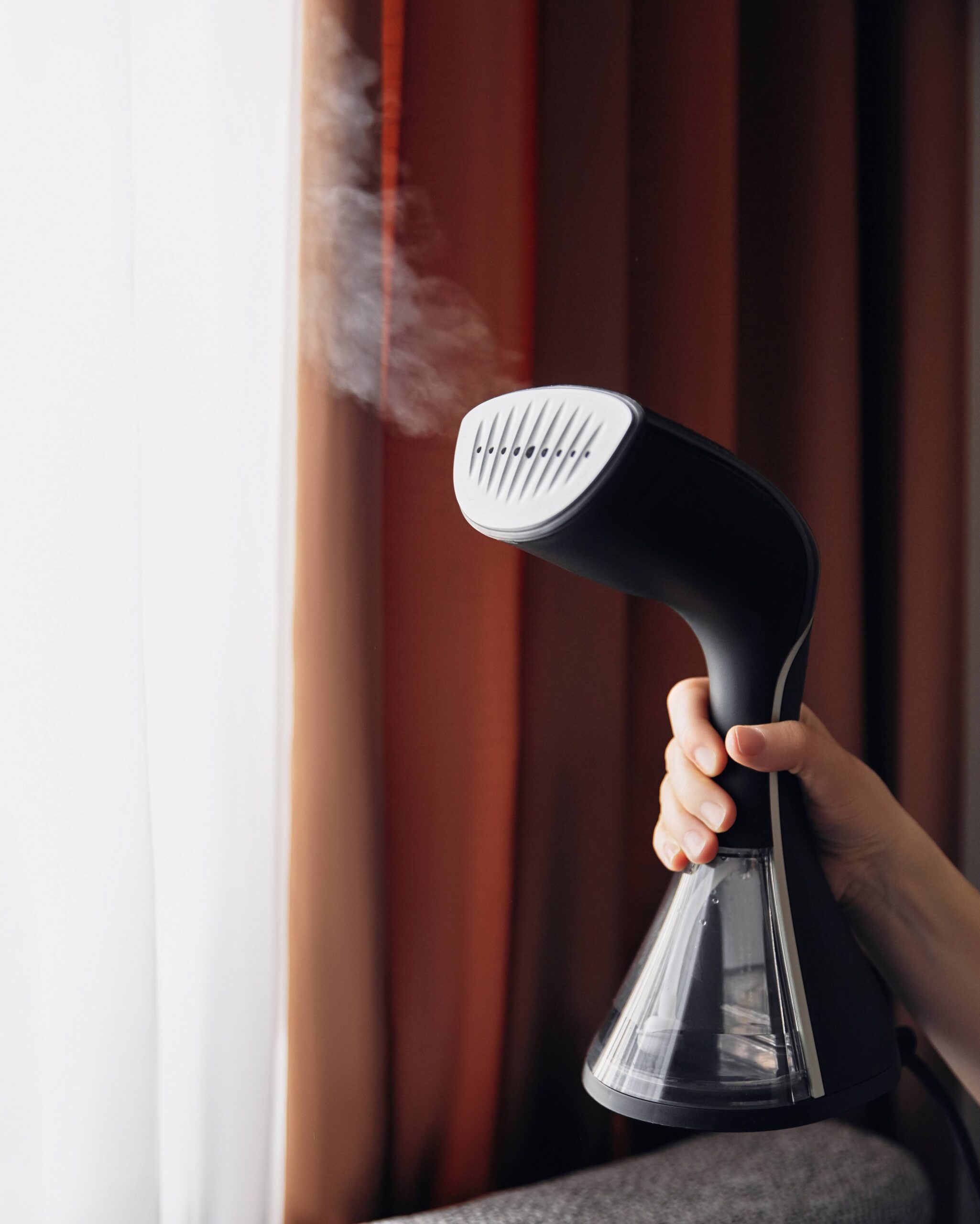How to choose a clothes steamer – AENO Blog