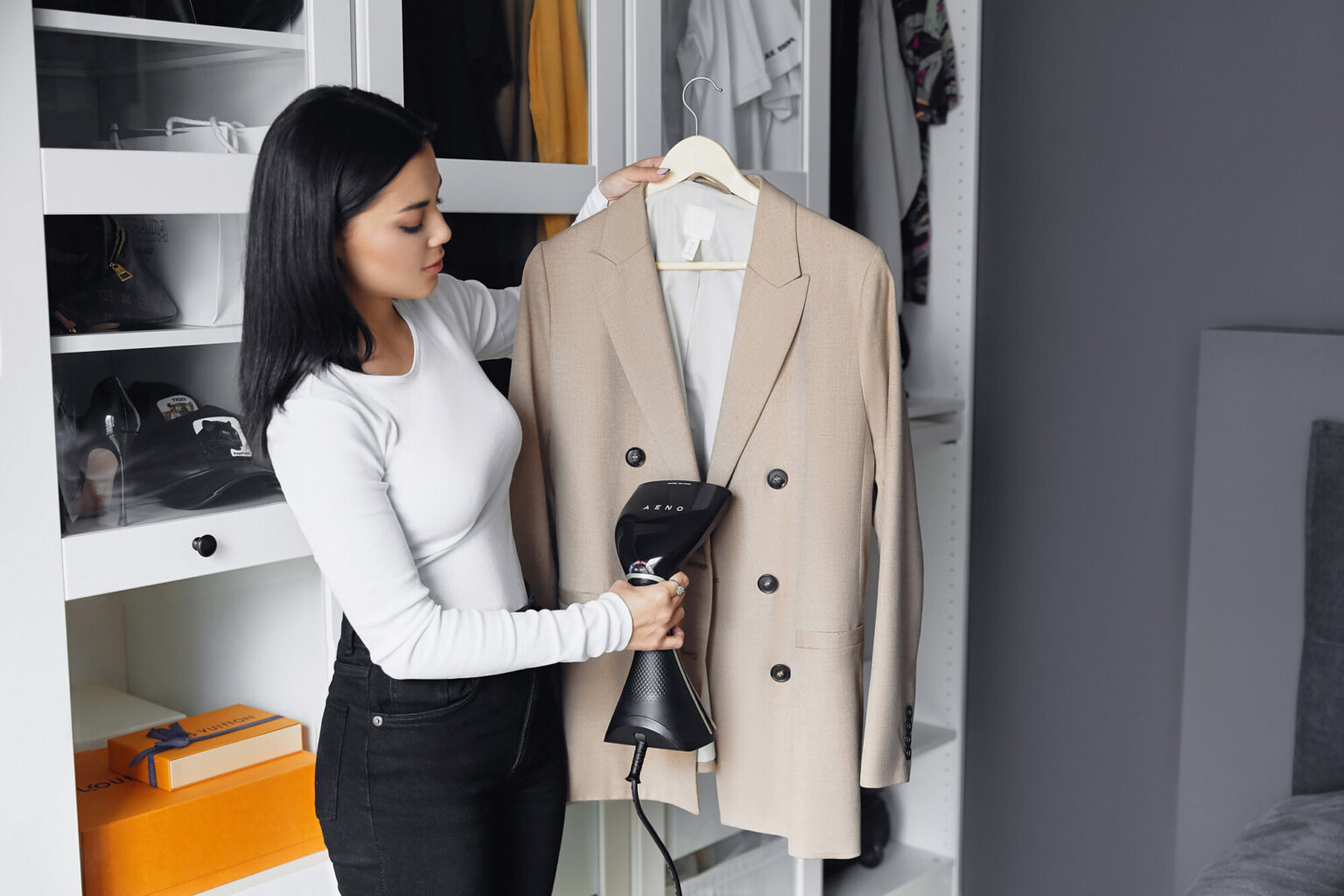 A Guide to Clothes Steamers: Steaming and Buying Tips – AENO Blog